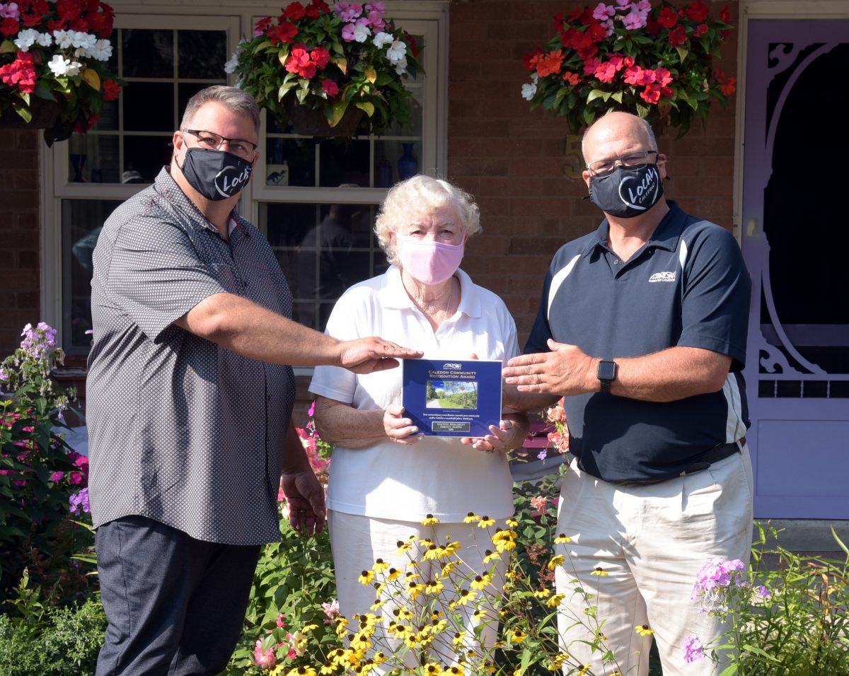 2021 Community Champion with Mayor Thompson and Councillor Rosa ...